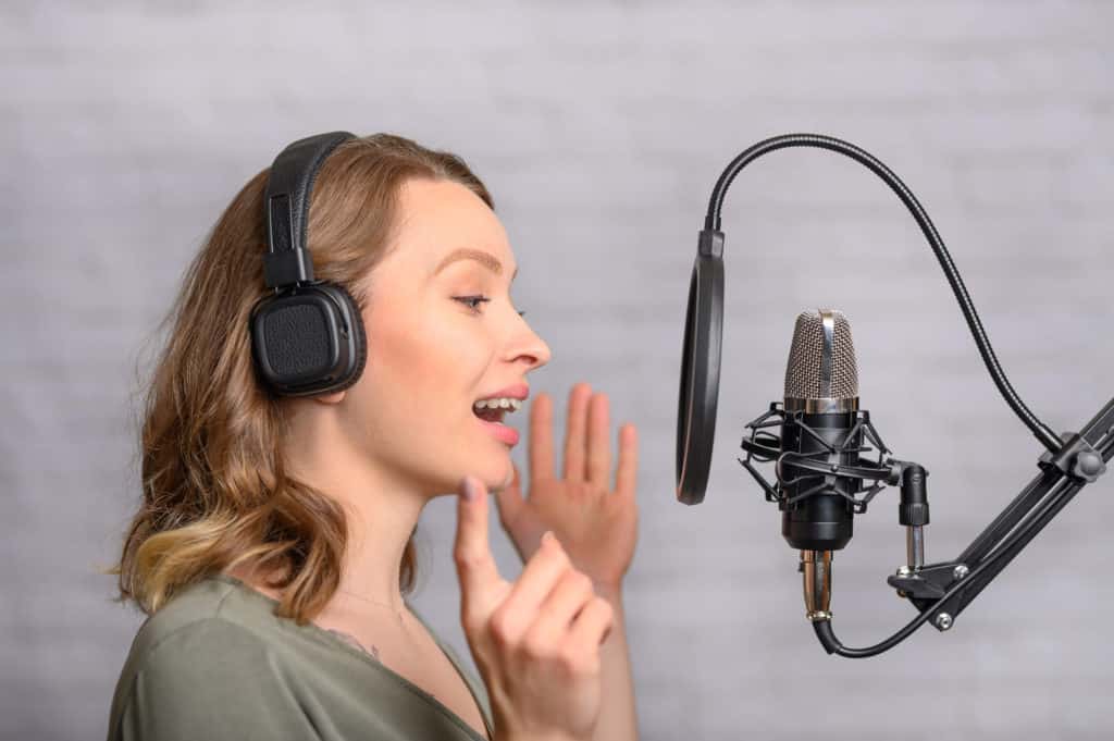 Team Building Film Dubbing: Cohesion and Creativity